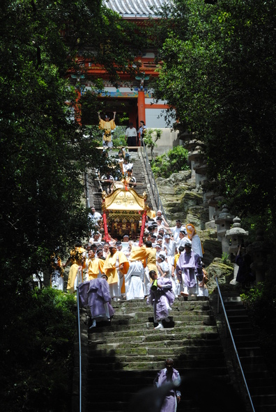 和歌祭（2024年） 和歌山に伝わる伝統の祭り 華やかな渡御行列が見どころ 和歌山県和歌山市 いこーよとりっぷ