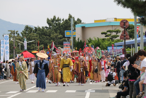 和歌祭（2024年） 和歌山に伝わる伝統の祭り 華やかな渡御行列が見どころ 和歌山県和歌山市 いこーよとりっぷ